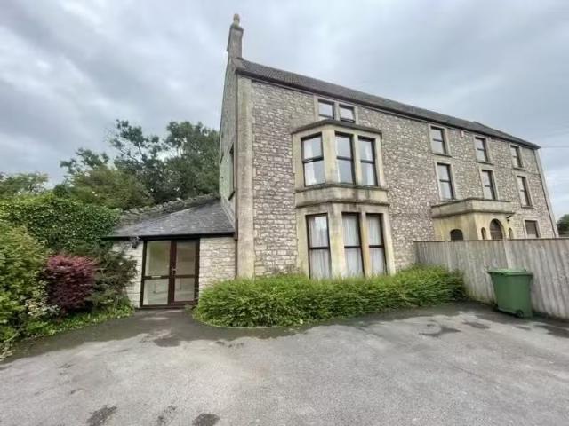 4 bedroom semi detached house for rent in Lower Charlton Tradi.