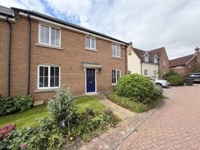 4 bedroom semi detached house for rent in Lumbley Close, Great.