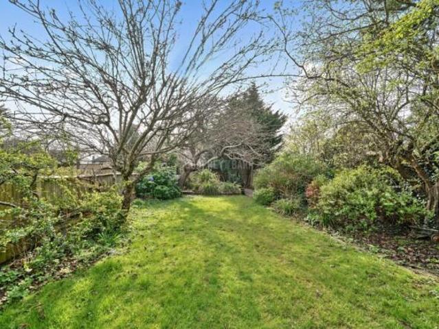 4 bedroom semi detached house for rent in Lyndhurst Avenue, Mill Hill, NW7