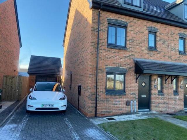 4 bedroom semi detached house for rent in Macaw Lane, Newcastle Upon Tyne, NE15