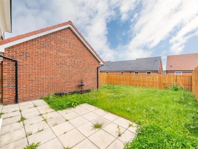 4 bedroom semi detached house for rent in Magnolia Drive, Newcastle Upon Tyne, NE5