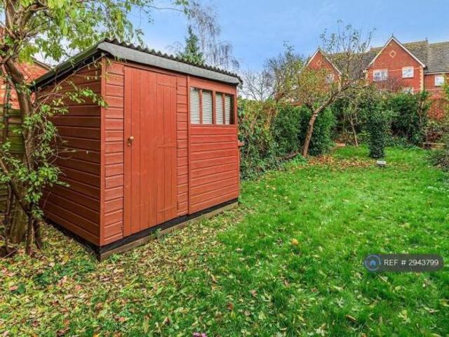 4 bedroom semi detached house for rent in Margaret Road, Guildford, GU1