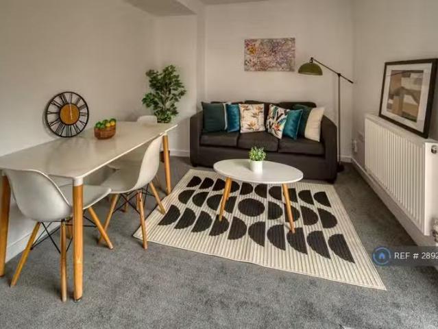 4 bedroom semi detached house for rent in Marshfield Road, Bri.