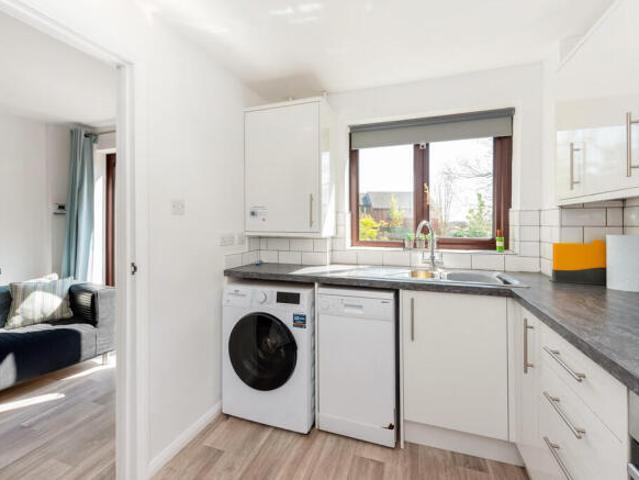 4 bedroom semi detached house for rent in May Tree Close, Badger Farm, Winchester, SO22