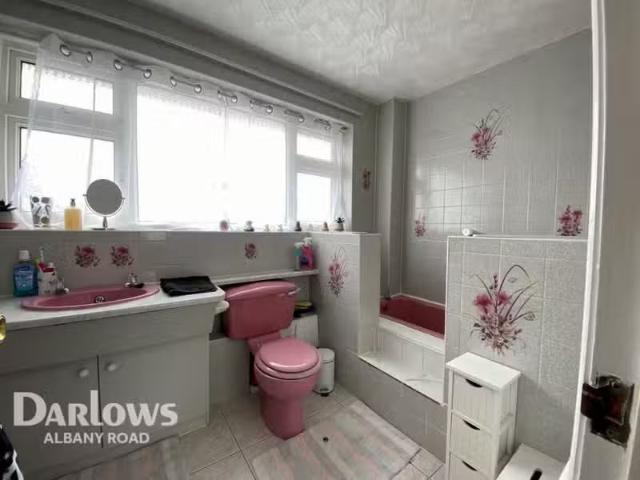4 bedroom semi detached house for rent in Mayflower Avenue, CA.