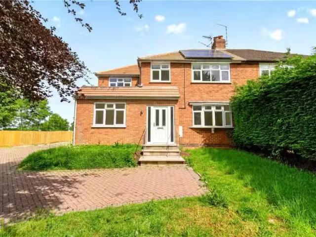4 bedroom semi detached house for rent in Middle Bickenhill La.