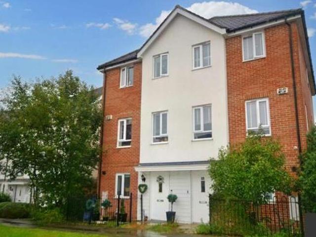 4 Bedroom Semi detached House For Rent In Milton Keynes