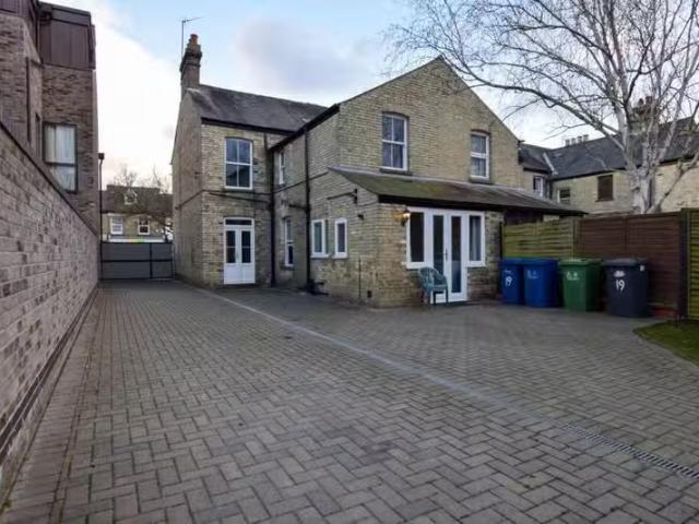 4 bedroom semi detached house for rent in Milton Road, Cambrid.