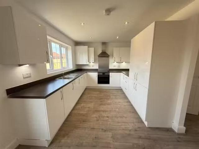 4 bedroom semi detached house for rent in Millfields, West Bro.