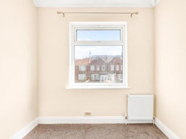 4 bedroom semi detached house for rent in Montcalm Road, London, SE7
