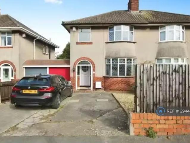 4 bedroom semi detached house for rent in Monks Park Avenue, B.