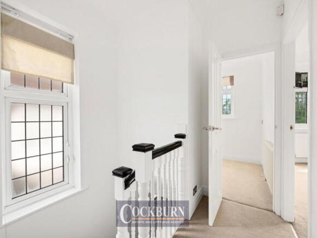 4 bedroom semi detached house for rent in Molescroft, New Eltham, SE9