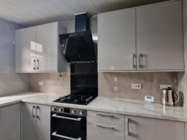 4 bedroom semi detached house for rent in Morris Green, Bolton, BL3