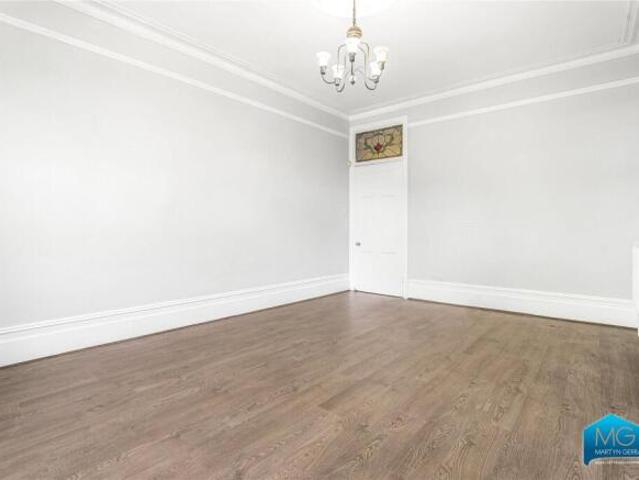 4 bedroom semi detached house for rent in Mountfield Road, Finchley, London, N3