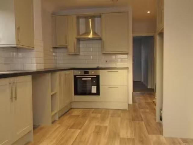 4 bedroom semi detached house for rent in Mowbray Road, Cambri.
