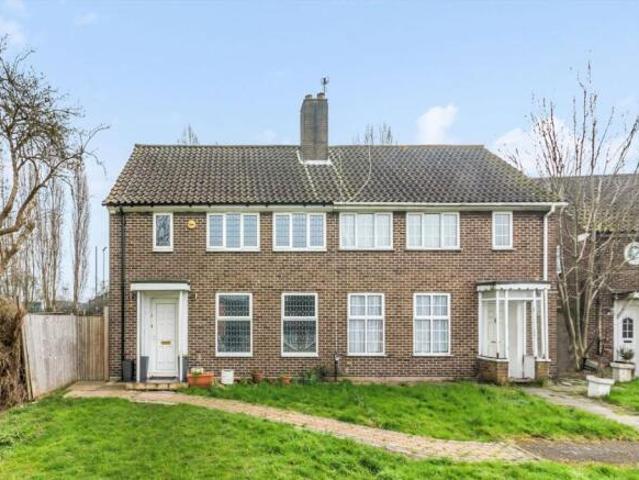 4 bedroom semi detached house for rent in Moyne Place, Willesden, NW10