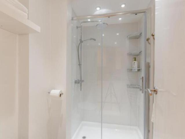 4 bedroom semi detached house for rent in Murray Road, Richmond, TW10