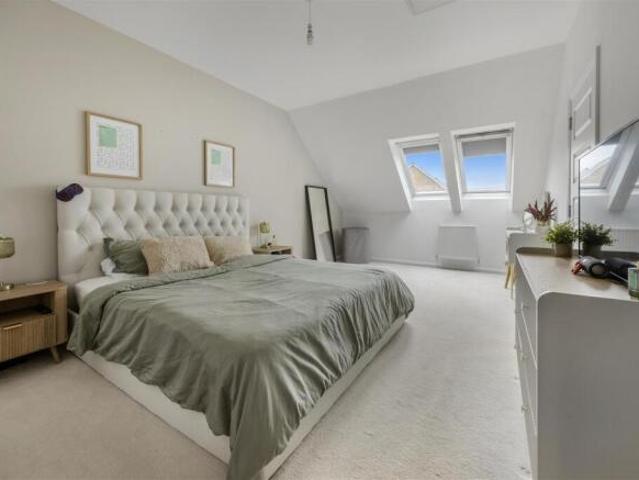 4 bedroom semi detached house for rent in Newlands Lane, Emersons Green, BS16