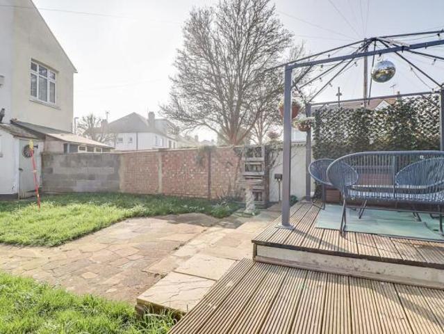 4 bedroom semi detached house for rent in Northumberland Crescent, Southend on Sea, SS1