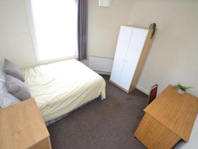 4 bedroom semi detached house for rent in Oakfields Road, West Bridgford, NG2