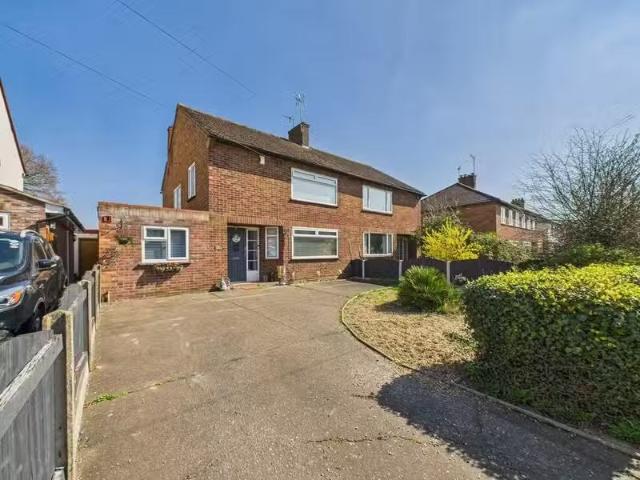 4 bedroom semi detached house for rent in Oaklands Avenue, Col.