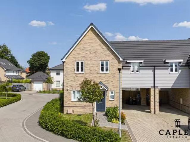 4 bedroom semi detached house for rent in Oaklands Close, Dunm.