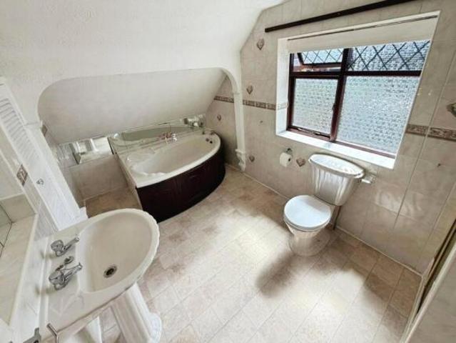 4 bedroom semi detached house for rent in Overseal Road, Wolverhampton, West Midlands, WV11
