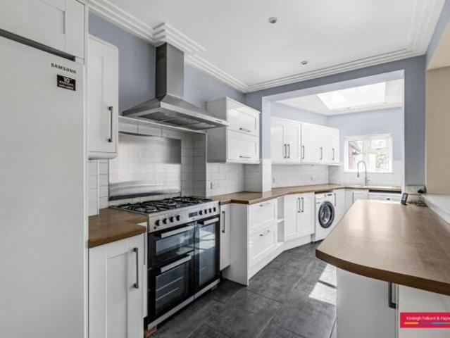 4 bedroom semi detached house for rent in Overton Road, London, N14
