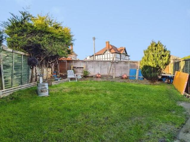 4 bedroom semi detached house for rent in Palm Road, SO16