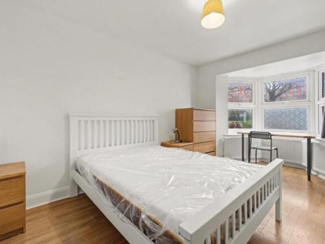 4 bedroom semi detached house for rent in Park View Road, London, N17