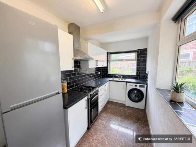 4 bedroom semi detached house for rent in Parsonage Road, Manchester, M20