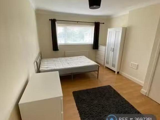 4 bedroom semi detached house for rent in Pennard Place, Cardi.