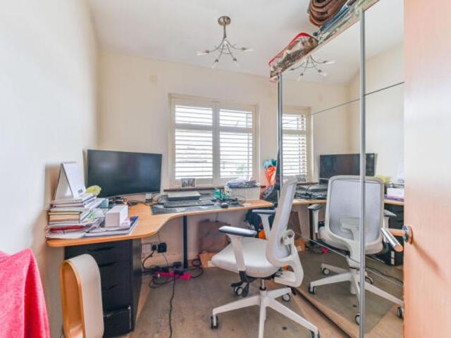 4 bedroom semi detached house for rent in Poplar Road, Sutton Common, Sutton, SM3