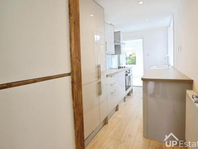 4 bedroom semi detached house for rent in Priorsfield Road South, Coventry, CV6