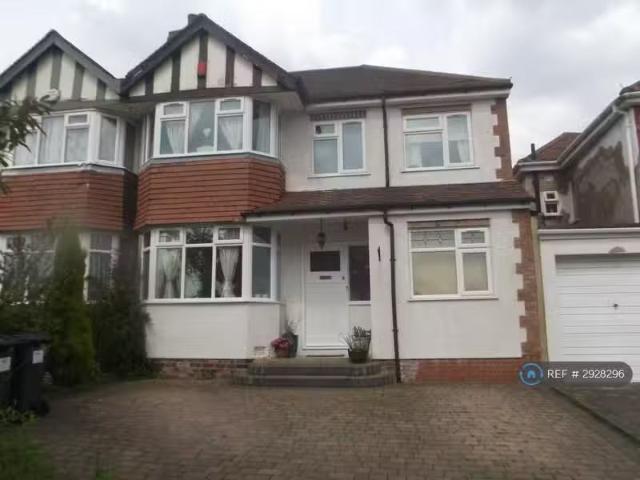4 bedroom semi detached house for rent in Quinton Road, Birmin.