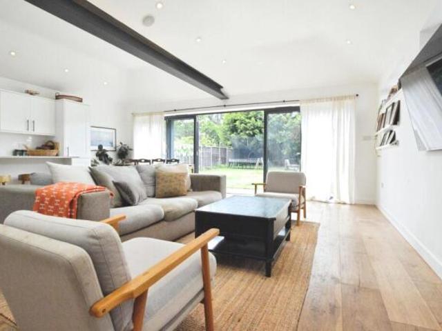 4 bedroom semi detached house for rent in Ragged Hall Lane, Chiswell Green, AL2