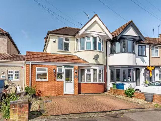 4 bedroom semi detached house for rent in Ravenswood Crescent.