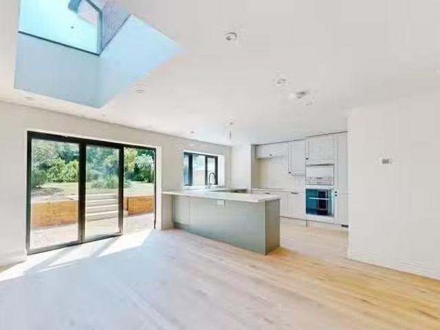 4 bedroom semi detached house for rent in Ravensgate Road, Cha.