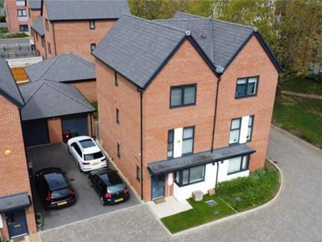 4 Bedroom Semi detached House For Rent In Reading, Berkshire