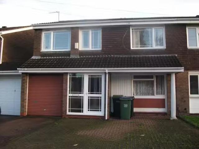 4 bedroom semi detached house for rent in Regis Heath Road, Ro.