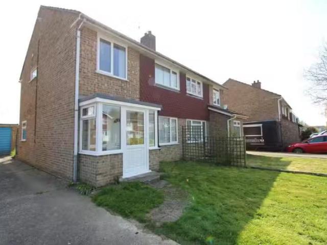 4 bedroom semi detached house for rent in Ringwood Close, Cant.