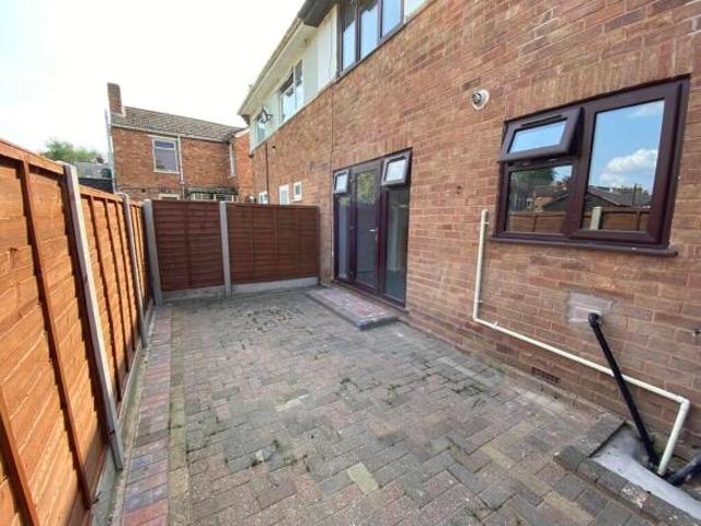 4 bedroom semi detached house for rent in Riches Street, Newbridge, Wolverhampton, WV6