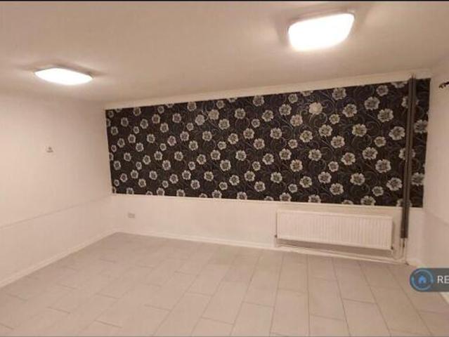 4 bedroom semi detached house for rent in Robertson Close, Milton Keynes, MK5