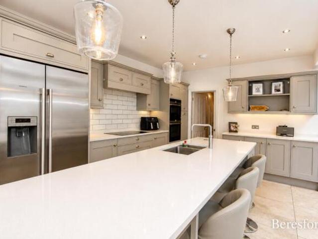 4 bedroom semi detached house for rent in Robin Hood Road, CM15