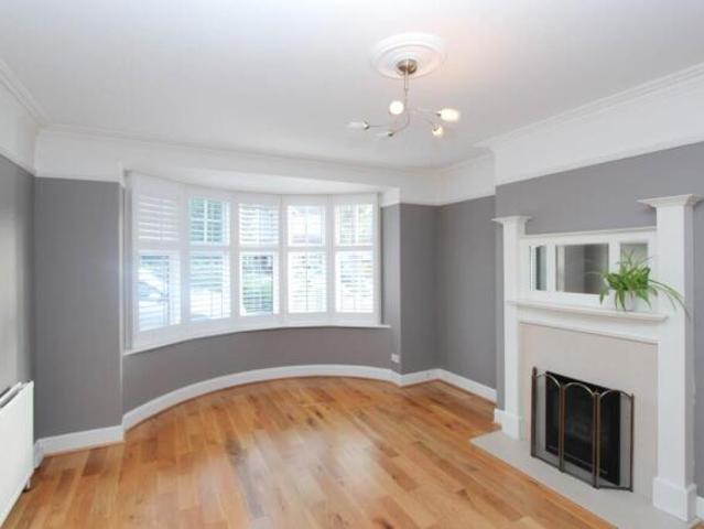 4 bedroom semi detached house for rent in Rosebery Avenue, New Malden, KT3