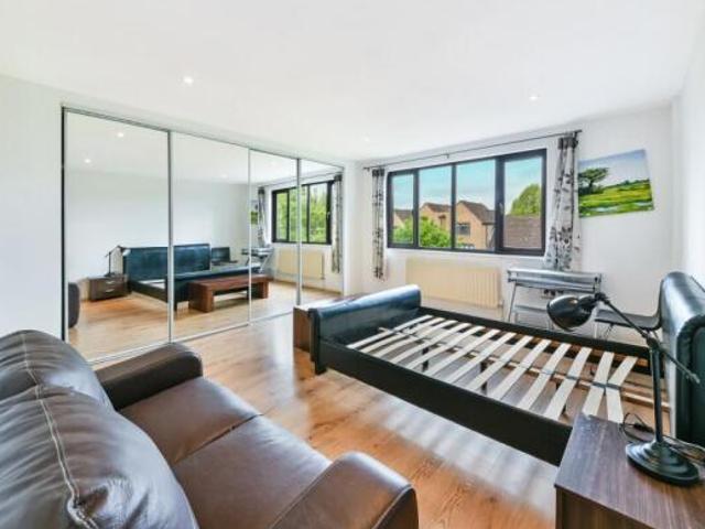 4 bedroom semi detached house for rent in Rotterdam Drive, Docklands, London, E14