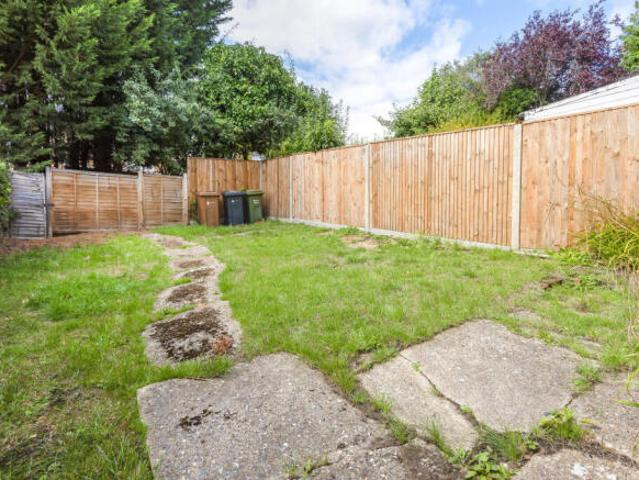 4 bedroom semi detached house for rent in Rydes Hill Road, Guildford, GU2