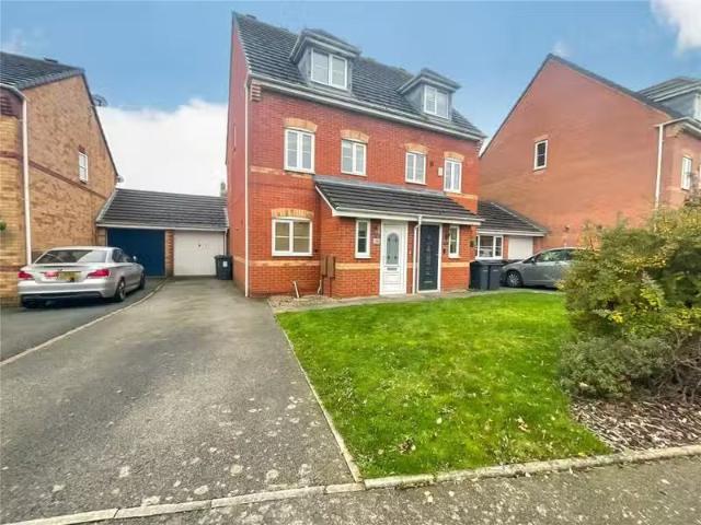 4 bedroom semi detached house for rent in Scarecrow Lane, Sutt.