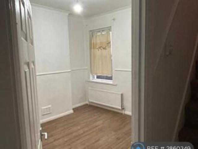 4 bedroom semi detached house for rent in Saint Olaves Road, London, E6