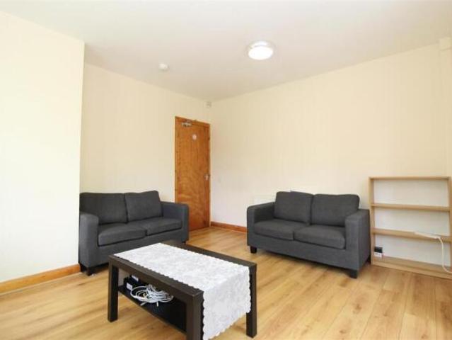 4 bedroom semi detached house for rent in Shaw Lane, Leeds, LS6